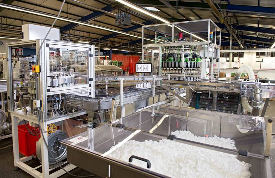 Eckel & Sohn - Assembly and sorting machines for closures.